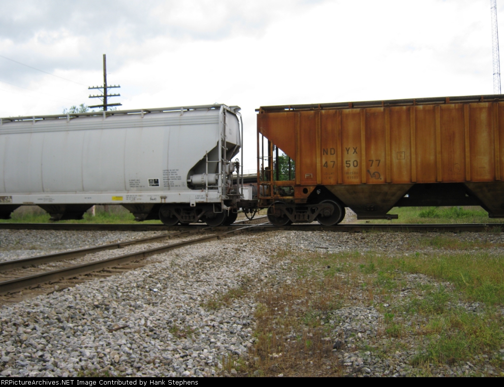NS 336 train cars rattle CSX-NS diamond at Opelika, AL